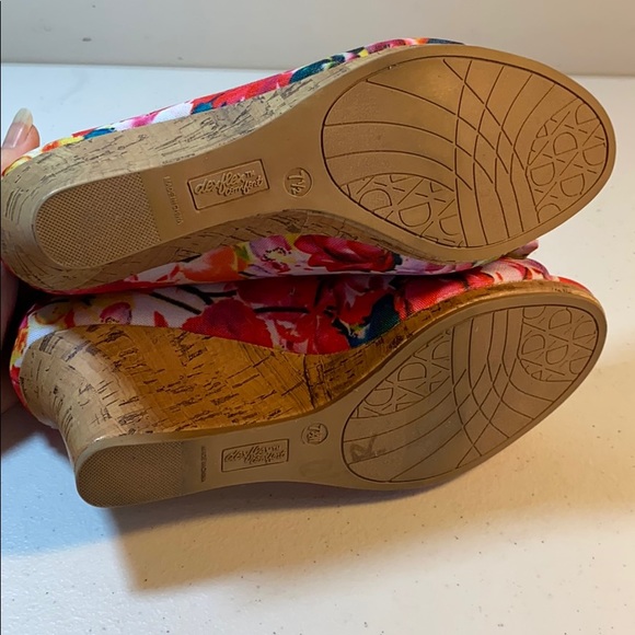 dexflex comfort | Shoes | Dexflex Floral Peep Toe Wedge Shoes | Poshmark